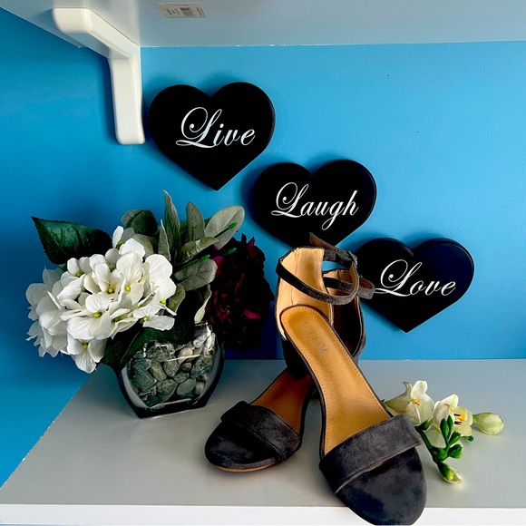 Illude | Shoes | Illude Gray Wade Square Heel Ankle Strap Sandal Size 7 ...